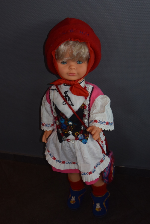 Blonde Lissi beth etalage pop inclusief kleding Poppememke