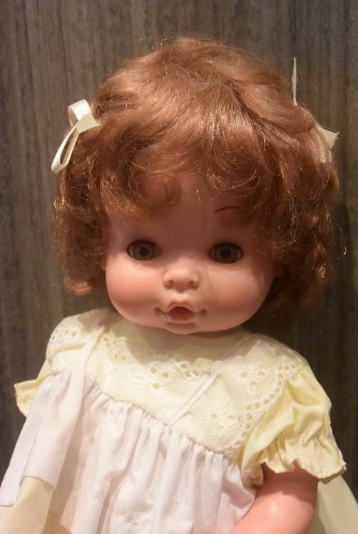 Gave Famosa pop met rossig haar Poppememke